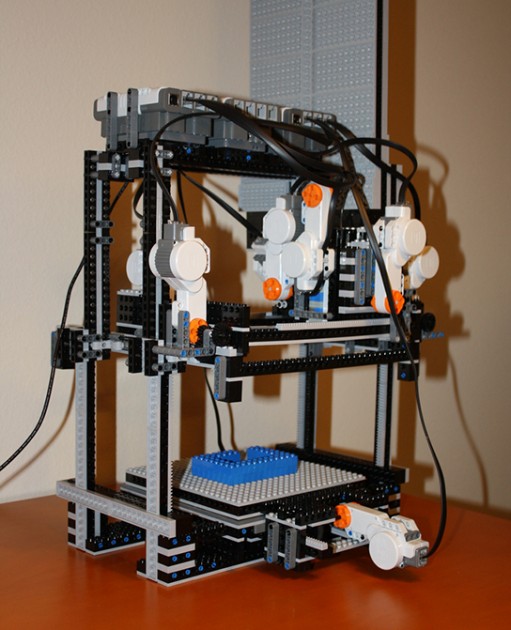 Lego 3D printer that builds... Lego out of Lego pieces
