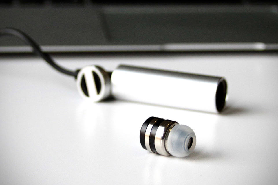 BULLET Bluetooth 4.1 Earbuds Boasts A Cool 80 Hours Battery Life