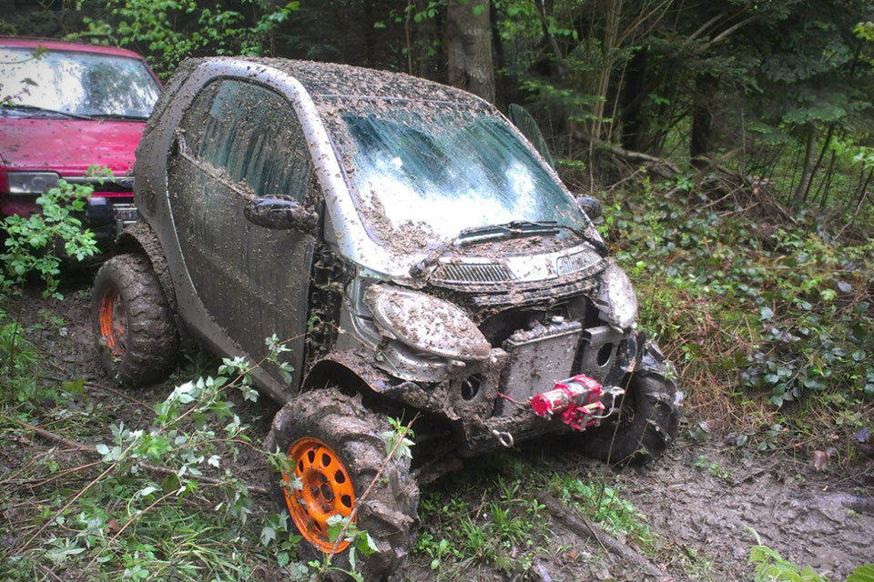 Man Turns 1st Generation Smart ForTwo Into A Capable Off-Road Coupe