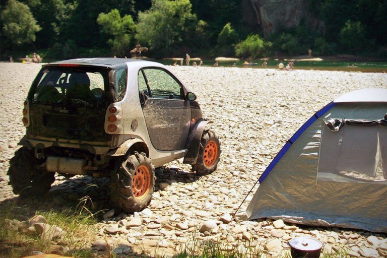 Man Turns 1st Generation Smart ForTwo Into A Capable Off-Road Coupe