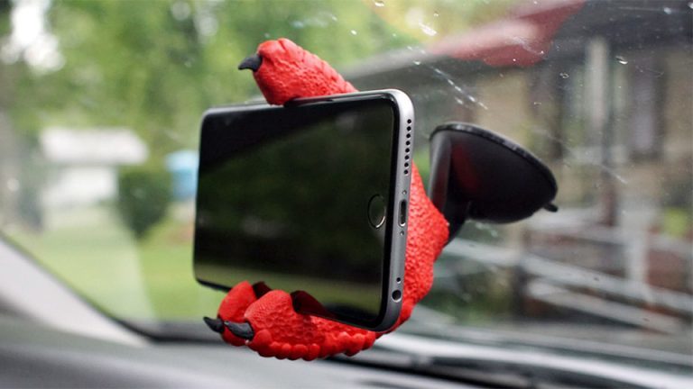 Why Go For Regular Smartphone Holder When A Reptile Can Do The Job?
