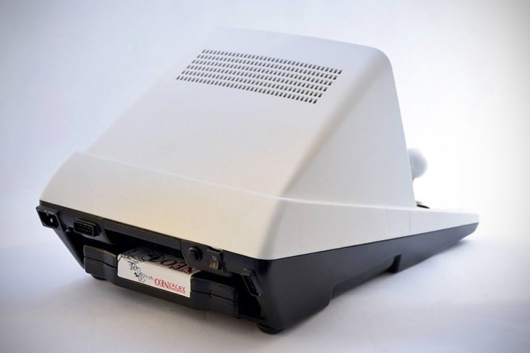 Neo Geo Game Console Turned Into A Beautiful Tabletop Arcade Machine