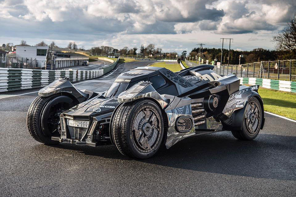 Batmobile 2.0 for Gumball 3000 Rally Is Moved By A Growling Lamborghini ...