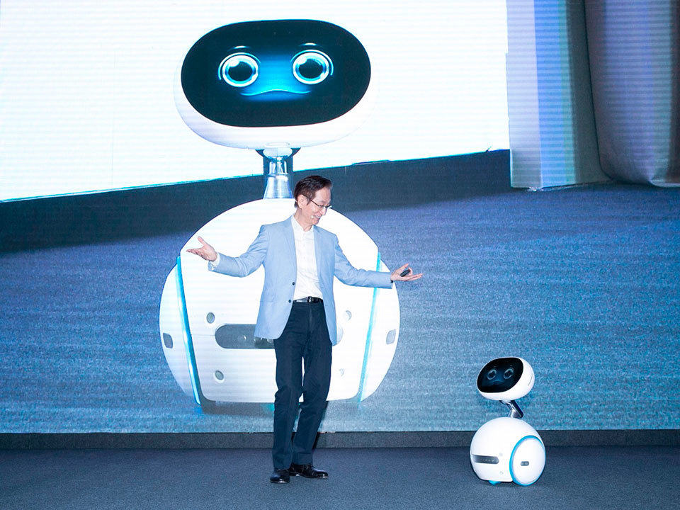 This Is Zenbo, ASUS’s First Robot Who Wants To Be Your Family’s Butler